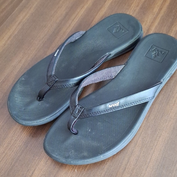 Reef | Shoes | Reef Black Flipflop Sandals With Contoured Footbed ...